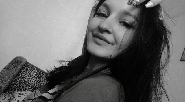 EmilySay's Cammodel Profile - CamContacts