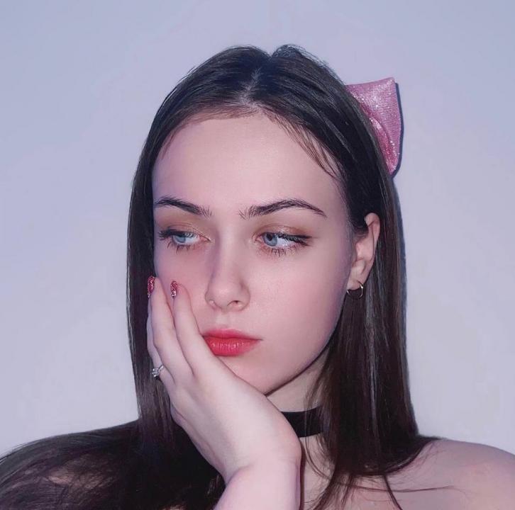 Vonulat's Cammodel Profile - CamContacts